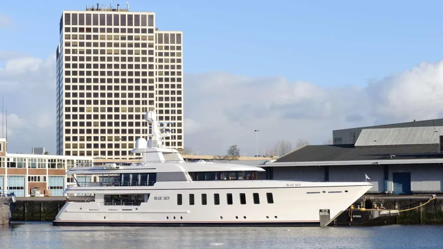 Familybilt yacht (Feadship, 44.65m, 2013)